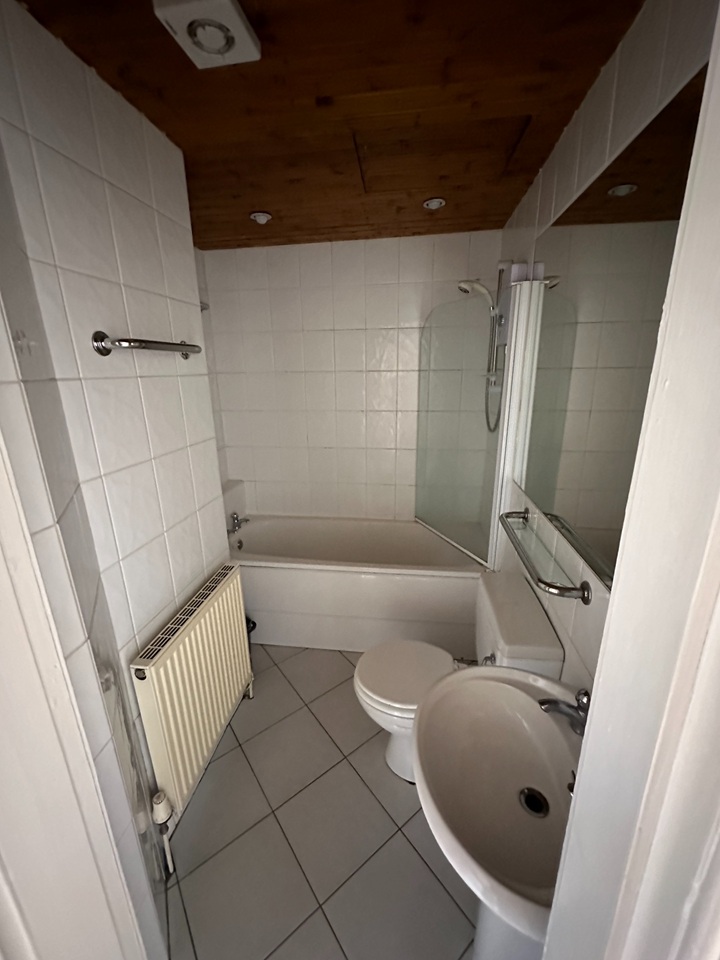 Edinburgh - 2 Bed Flat, Elm Row, EH7 - To Rent Now for £1,300.00 p/m