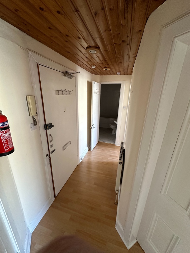 Edinburgh - 2 Bed Flat, Elm Row, EH7 - To Rent Now for £1,300.00 p/m