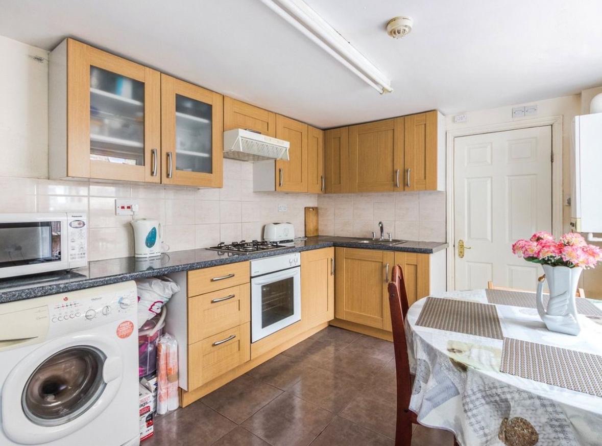 London - 7 Bed Bungalow, London, SW17 - To Rent Now for £5,500.00 p/m