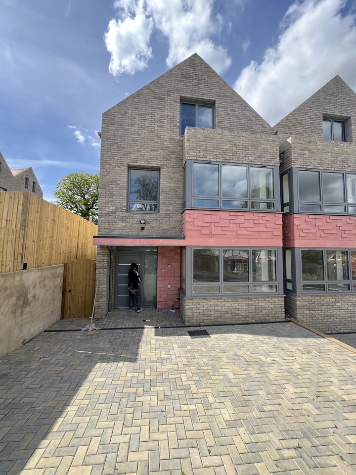 London - Room in a Shared House, Pollards Hill North, SW16 - To Rent ...