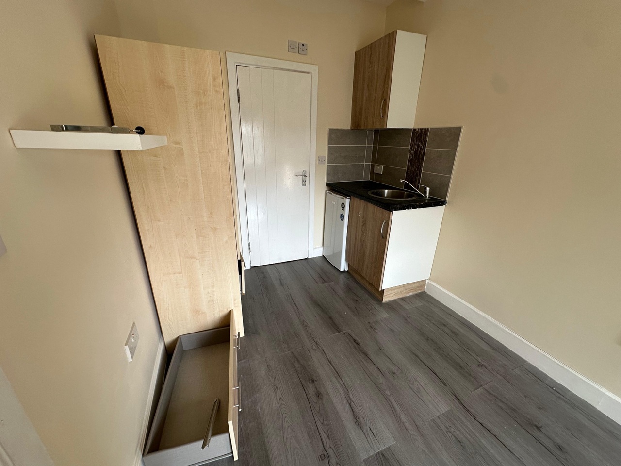 Welling, Barnehurst, Bexley - Studio Flat, Rowan Road, DA7 - To Rent ...