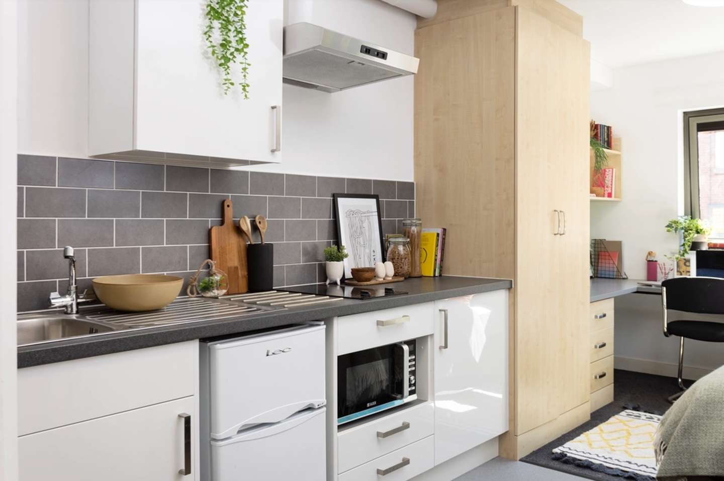 Manchester - Studio Flat, Booth Street West, M15 - To Rent Now for £650 ...