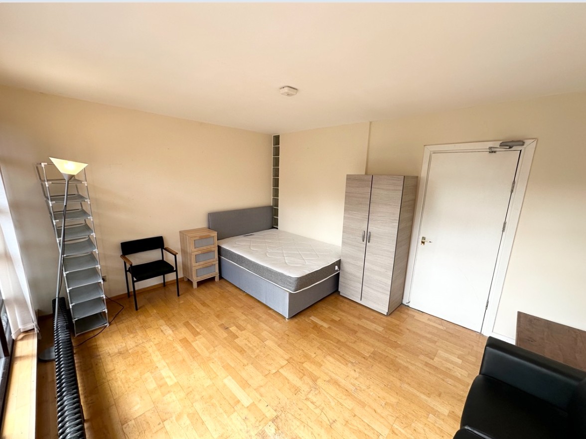 London - Room in a Shared Flat, Elephant Lane, SE16 - To Rent Now for £ ...