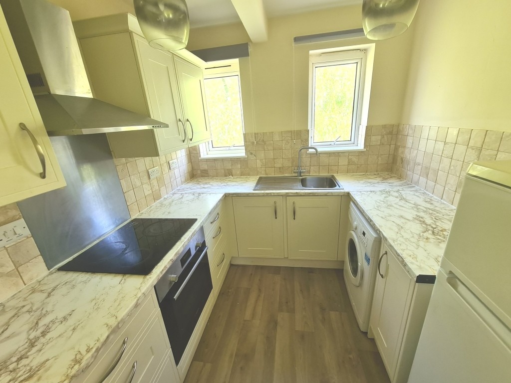 Chester - 2 Bed Flat, Dawpool Close, CH2 - To Rent Now for £895.00 p/m
