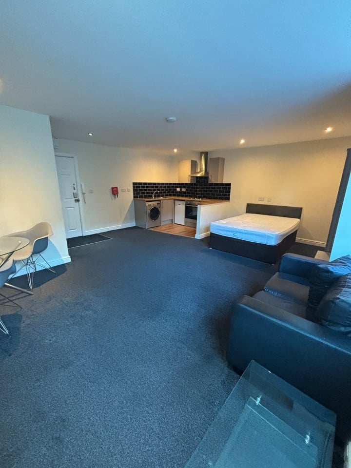 Doncaster - Studio Flat, Young Street, DN1 - To Rent Now for £575.00 p/m