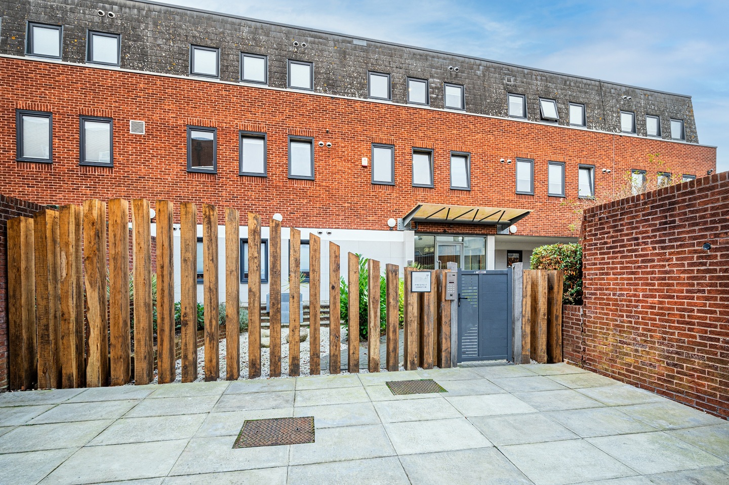 Swindon - Studio Flat, Prospect Quarter, SN1 - To Rent Now for £1,100. ...