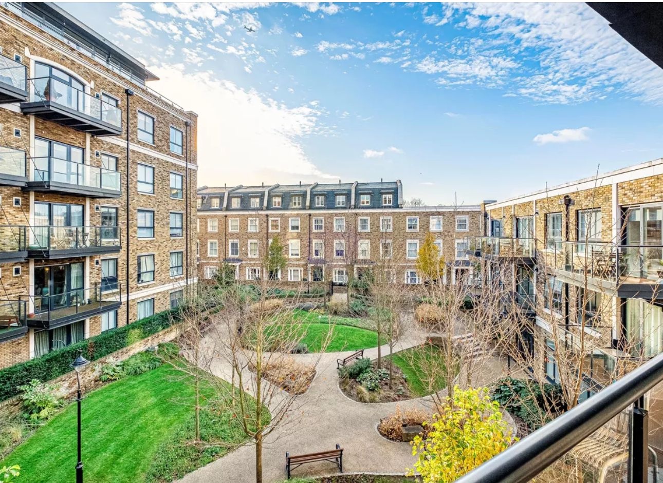 London - 1 Bed Flat, Concord Court, W4 - To Rent Now for £2,570.00 p/m