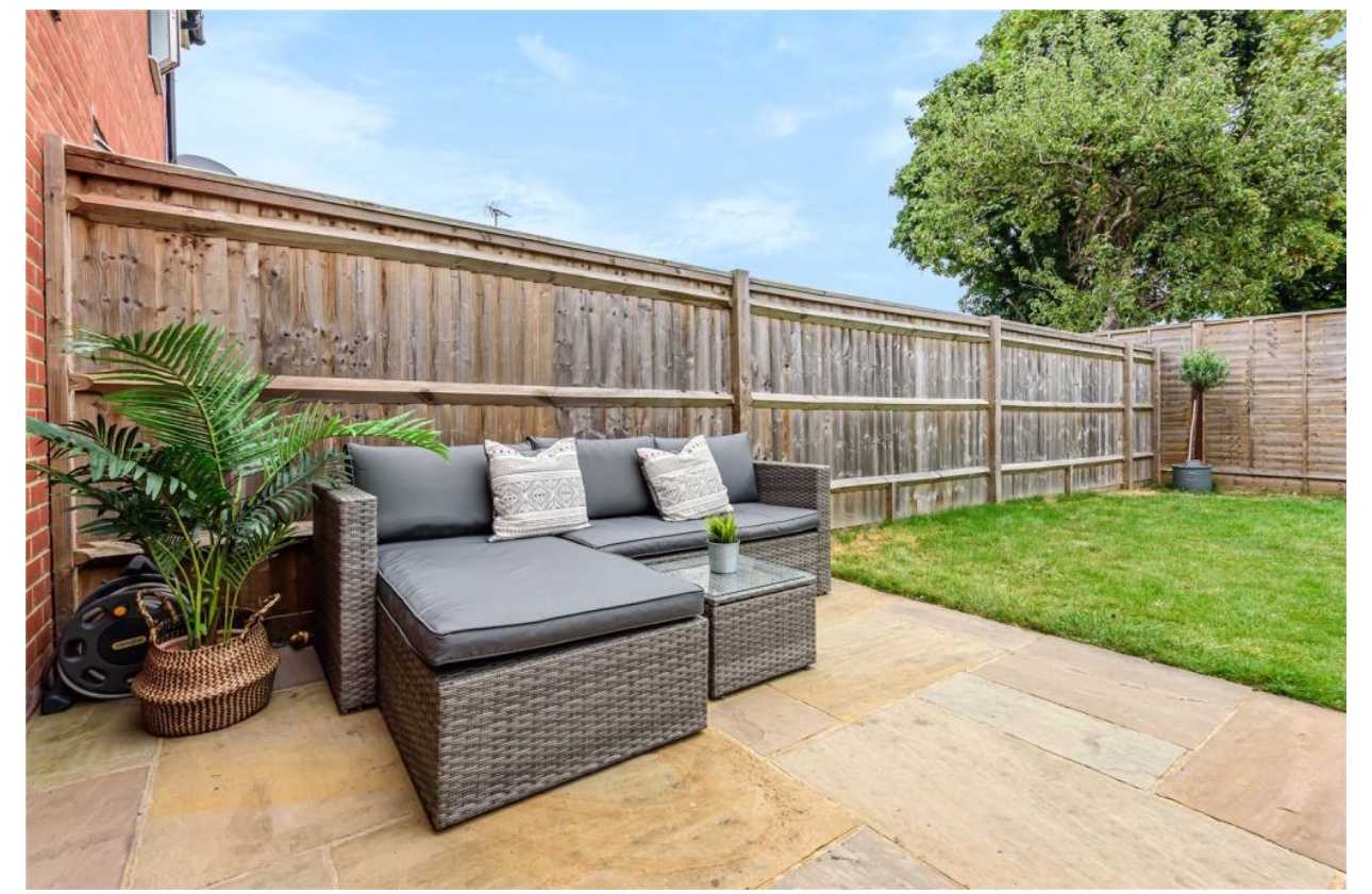 Tongham - 1 Bed Terraced House, Poyle Road, GU10 - To Rent Now for £ ...