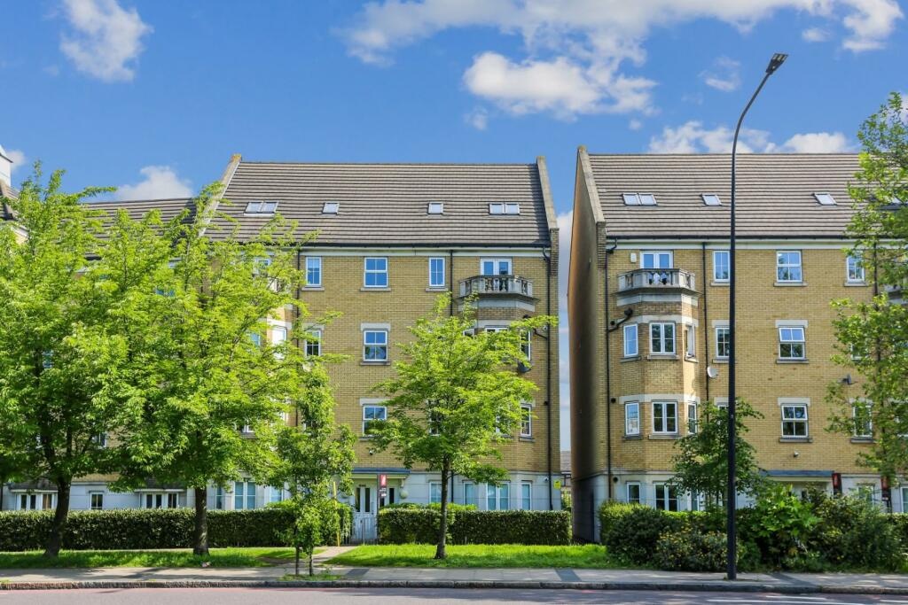 London - 2 Bed Flat, Peckham Road, SE15 - To Rent Now for £1,850.00 p/m