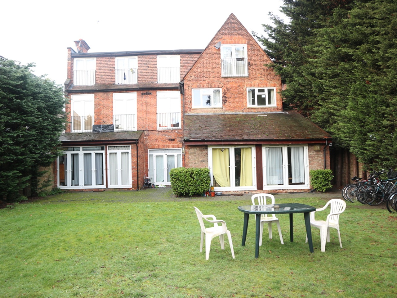 London - Studio Flat, Hanger Lane, W5 - To Rent Now for £1,195.00 p/m