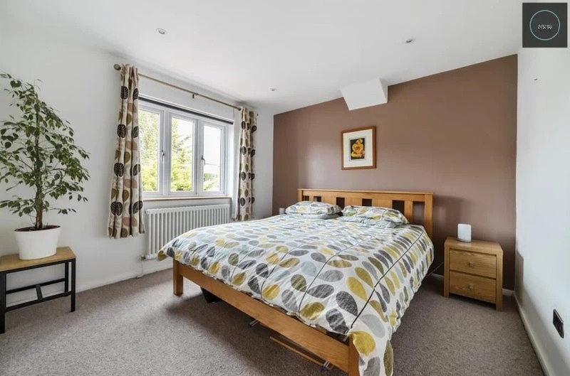 London - Room in a Shared House, Roding Lane South, IG4 - To Rent Now ...