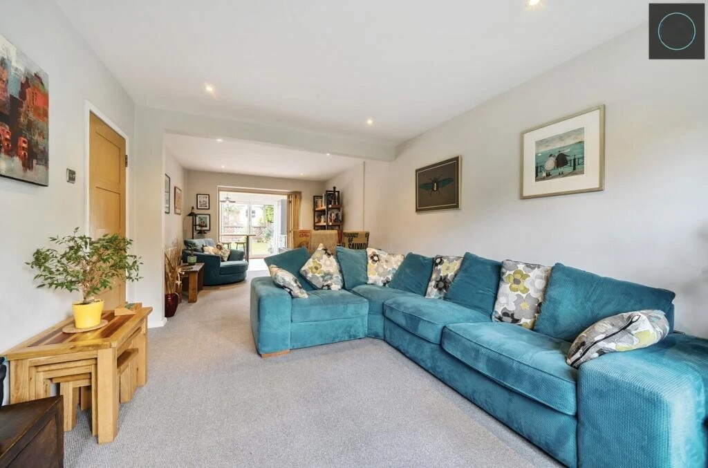 London - Room in a Shared House, Roding Lane South, IG4 - To Rent Now ...