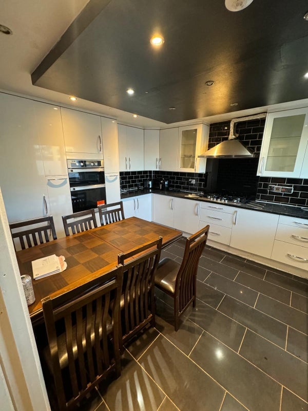 London - Room in a Shared House, Trellis Square, E3 - To Rent Now for £ ...