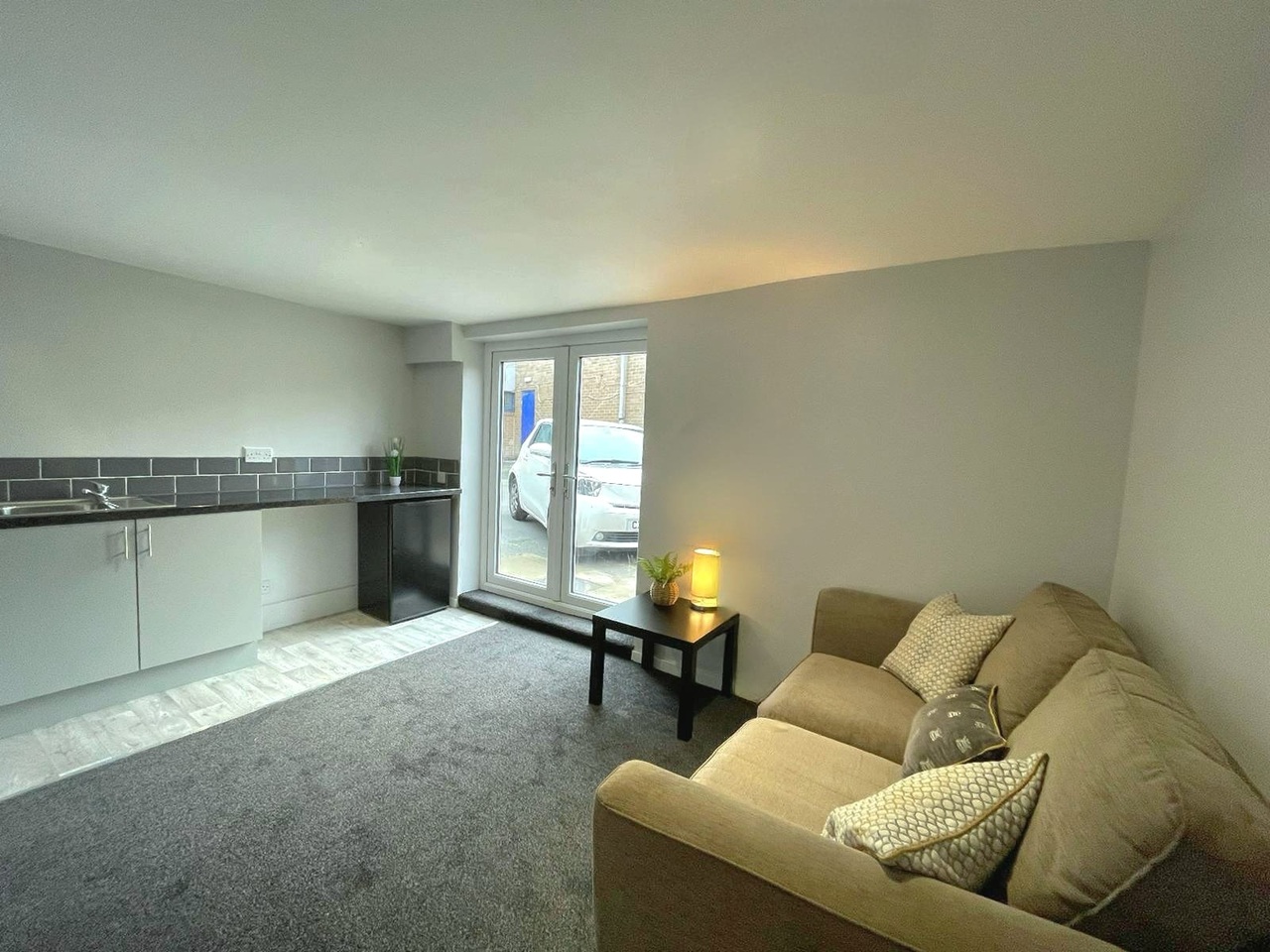 Leeds - Studio Flat, Whitehall Road, LS12 - To Rent Now for £750.00 p/m