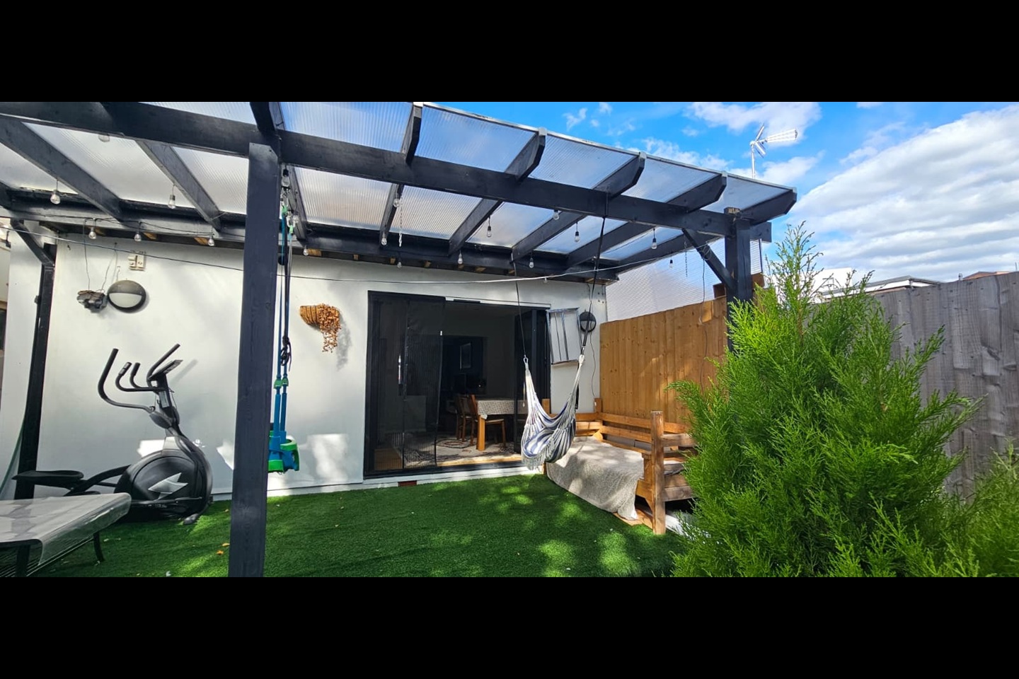 London - 2 Bed Bungalow, Bittacy Rd, NW7 - To Rent Now for £1,850.00 p/m