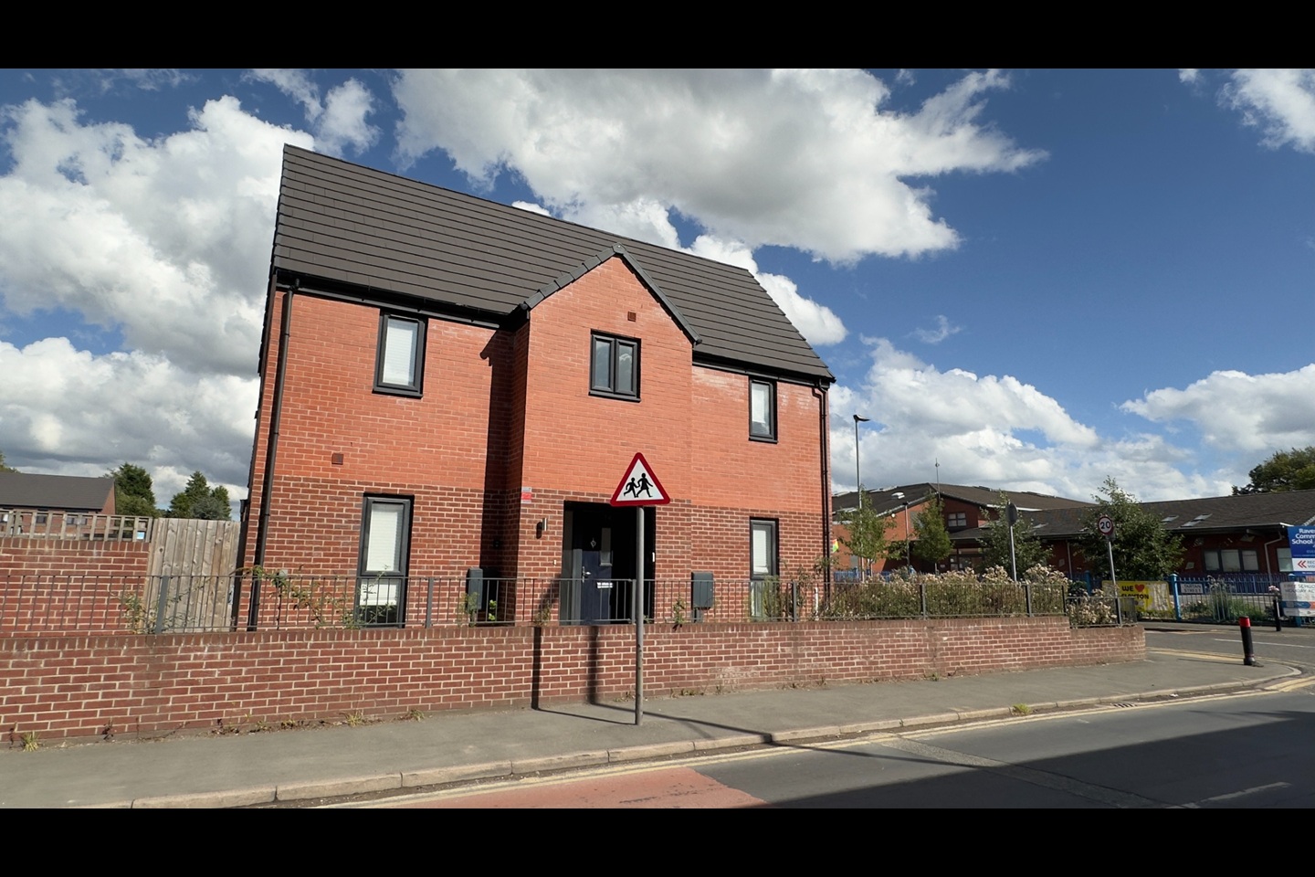 Manchester - 3 Bed Flat, Bank Street, M11 - To Rent Now for £1,200.00 p/m