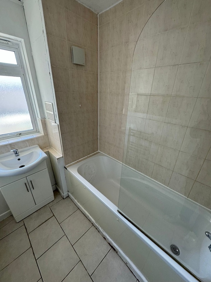 London - Room in a Shared Flat, Hampstead Road, NW1 - To Rent Now for £ ...