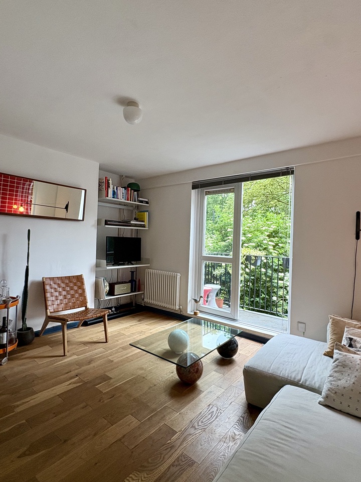 London - 2 Bed Maisonette, Geffrye Court, N1 - To Rent Now for £2,550. ...