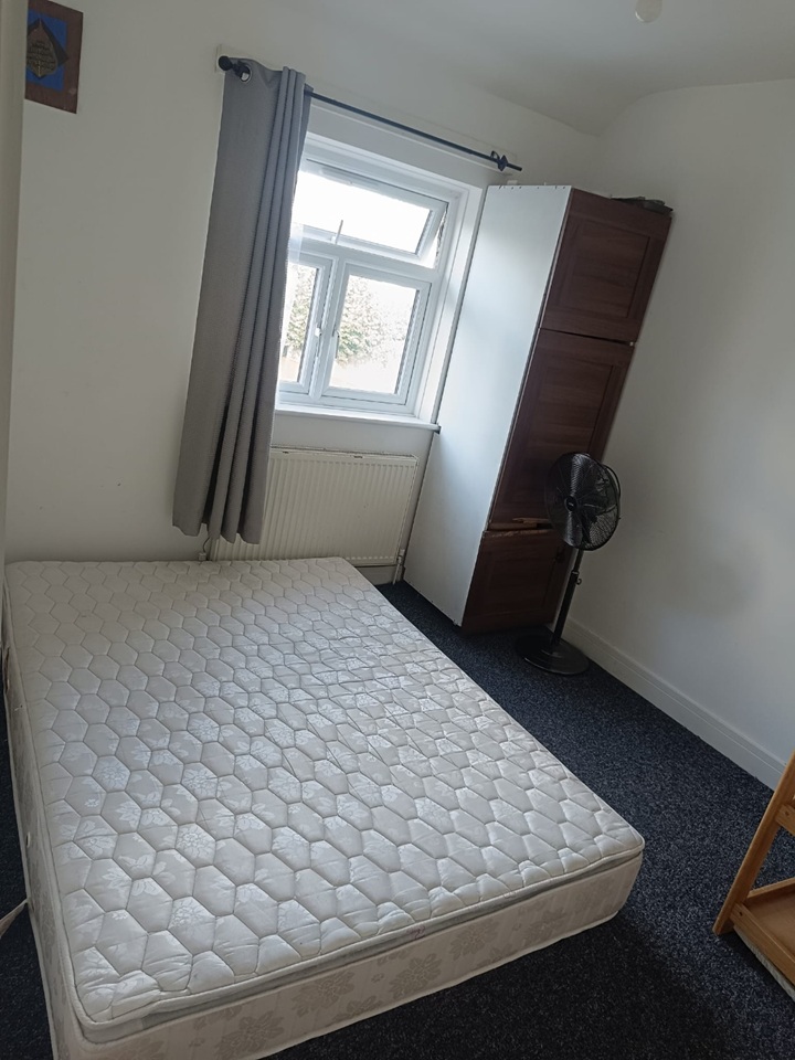 Dagenham - Room in a Shared House, Winterbourne Road, RM8 - To Rent Now ...