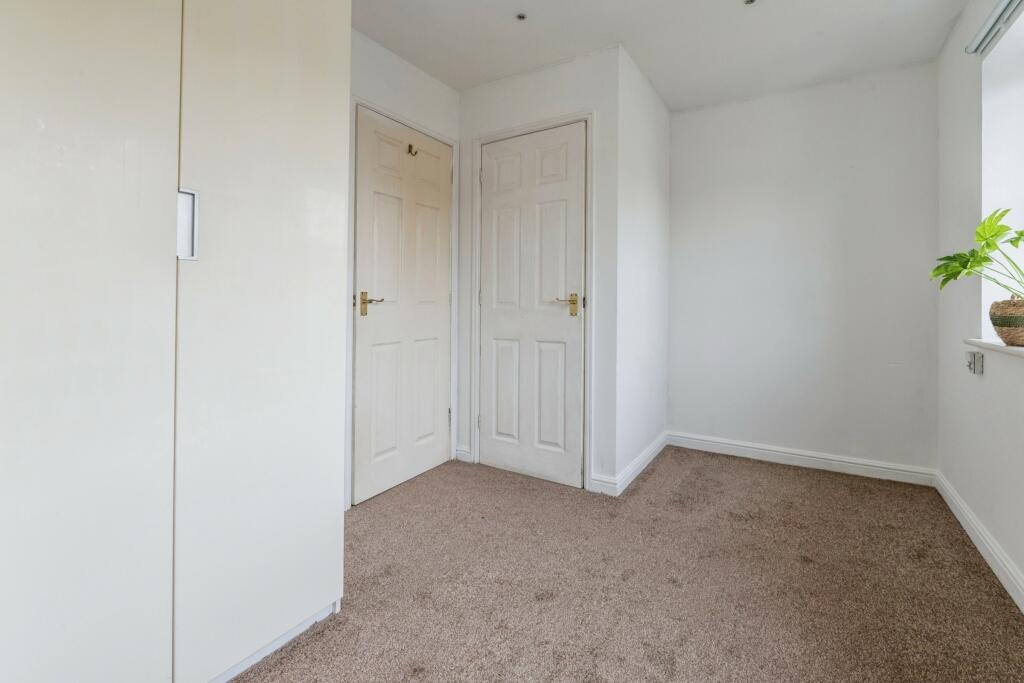 Grays - 2 Bed Terraced House, St. Leonards Close, RM17 - To Rent Now ...
