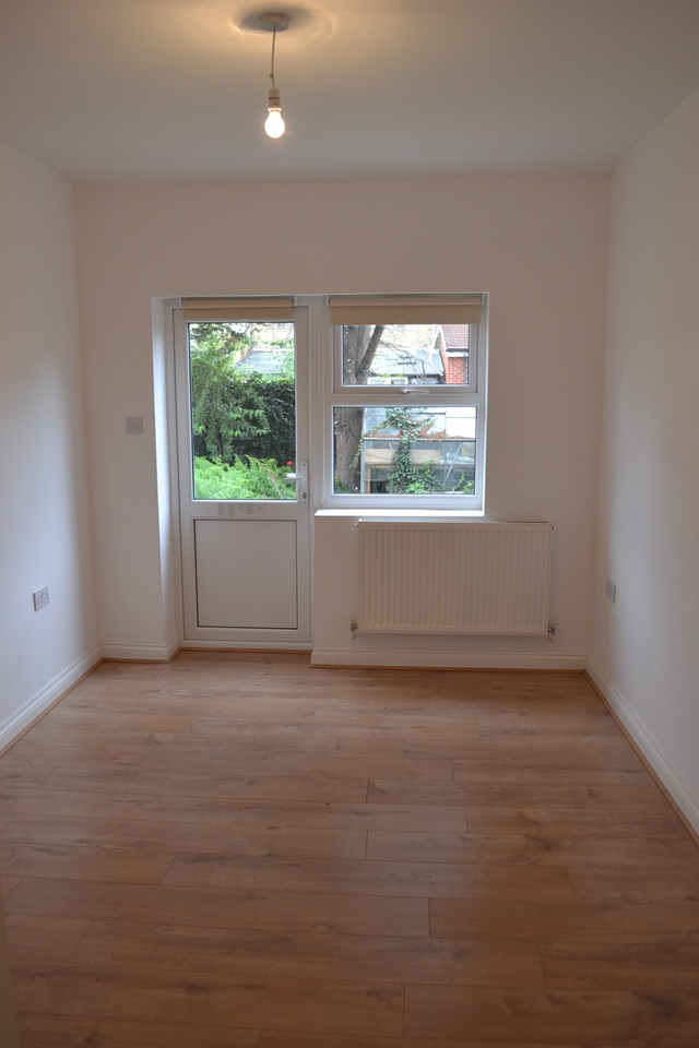 Ilford - Studio Flat, Hamilton Road, IG1 - To Rent Now for £900.00 p/m