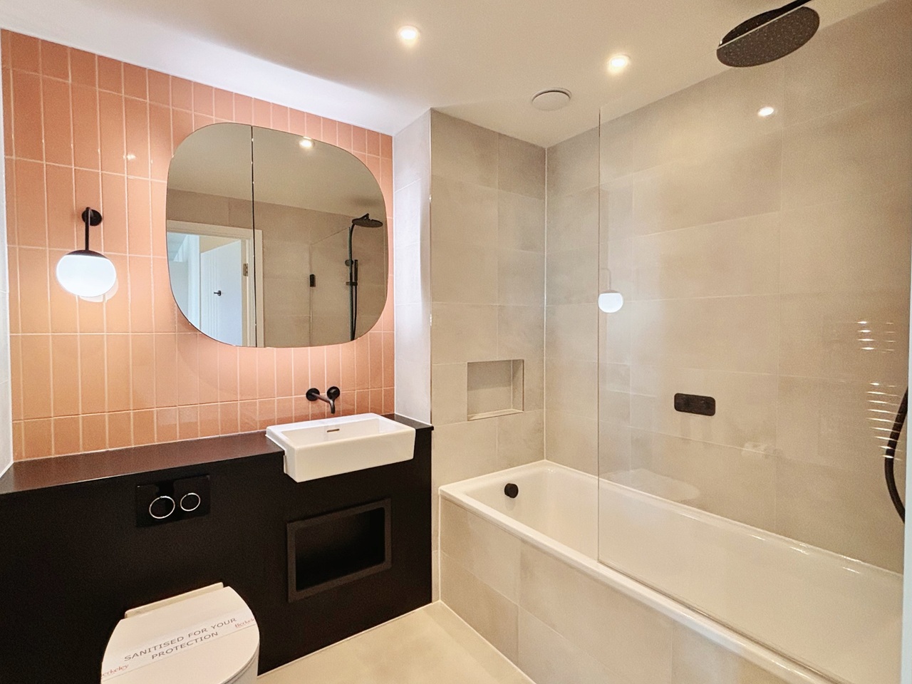 London - 1 Bed Flat, Menara Point, E16 - To Rent Now for £2,000.00 p/m