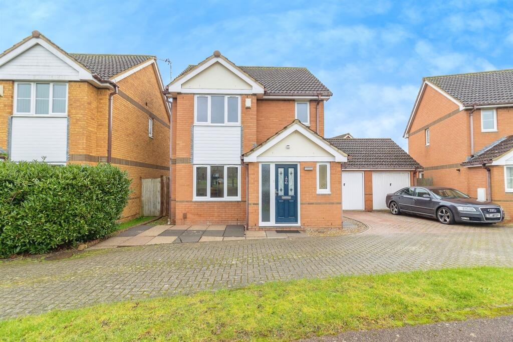 Old Farm Park, Milton Keynes - 3 Bed Detached House, Britten Grove, MK7 ...