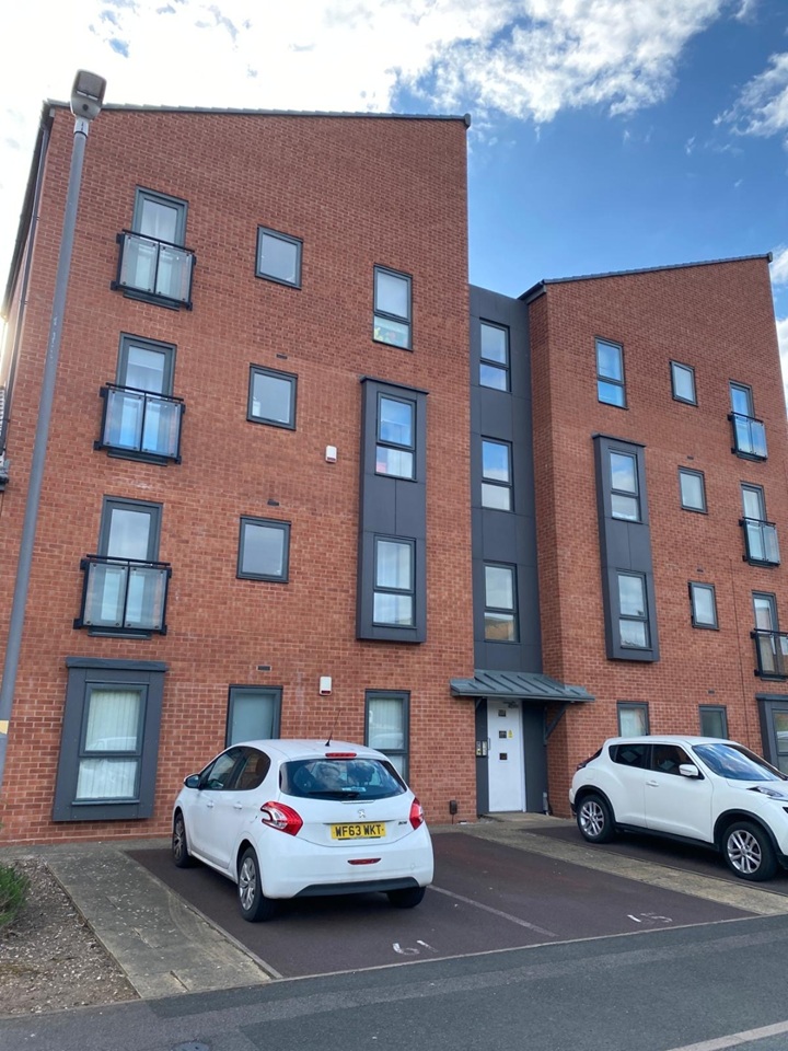 Wolverhampton - 2 Bed Flat, Humphries Road, WV10 - To Rent Now for £850 ...