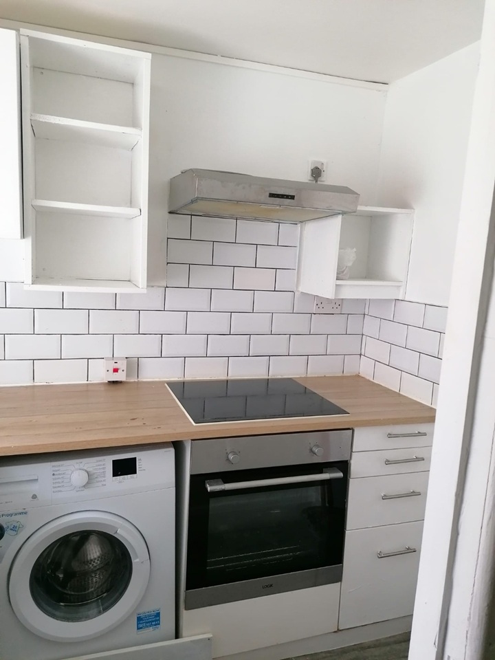 Dagenham - Studio Flat, Valence Avenue, RM8 - To Rent Now for £1,200.00 p/m