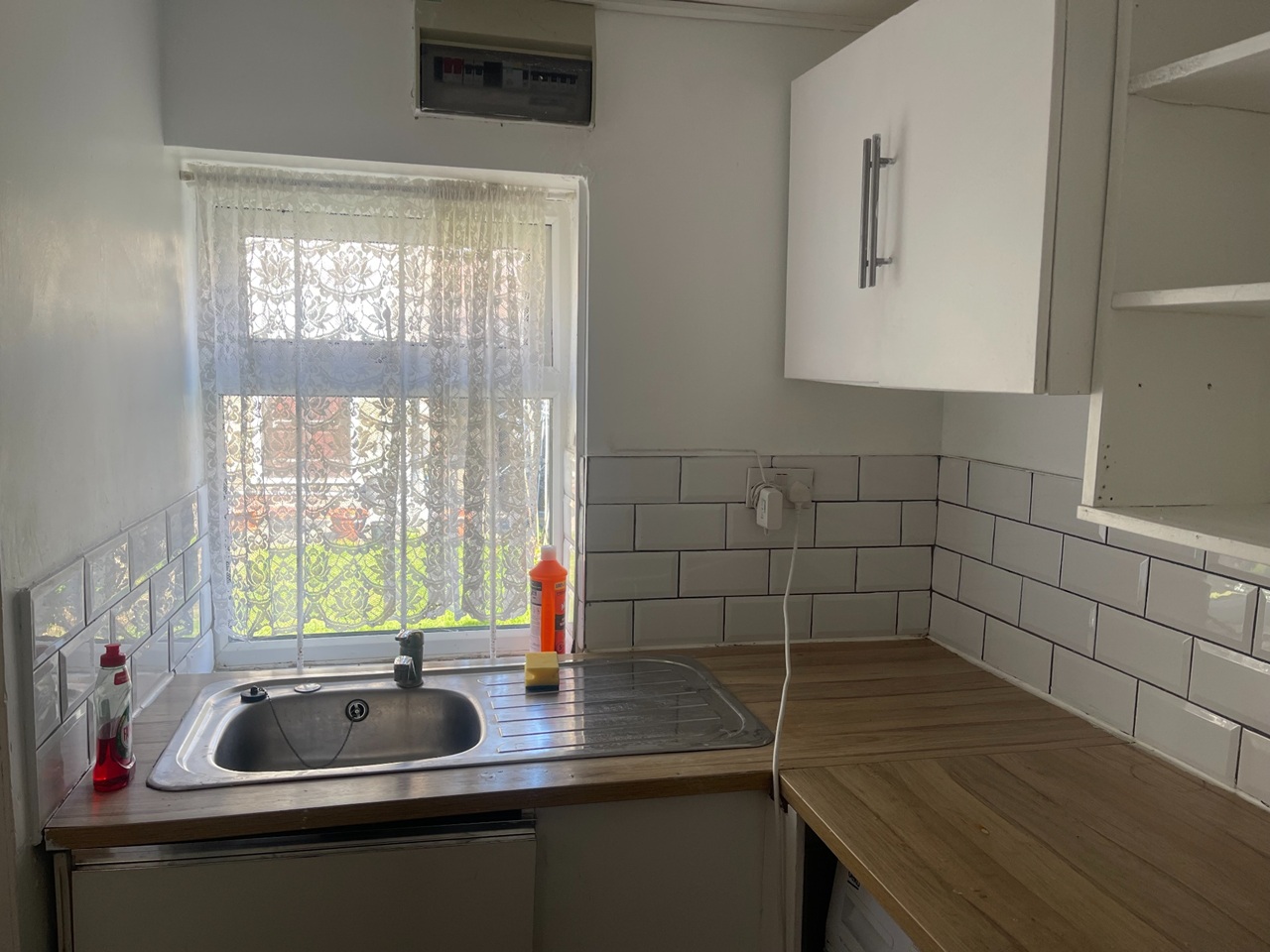 Dagenham - Studio Flat, Valence Avenue, RM8 - To Rent Now for £1,200.00 p/m