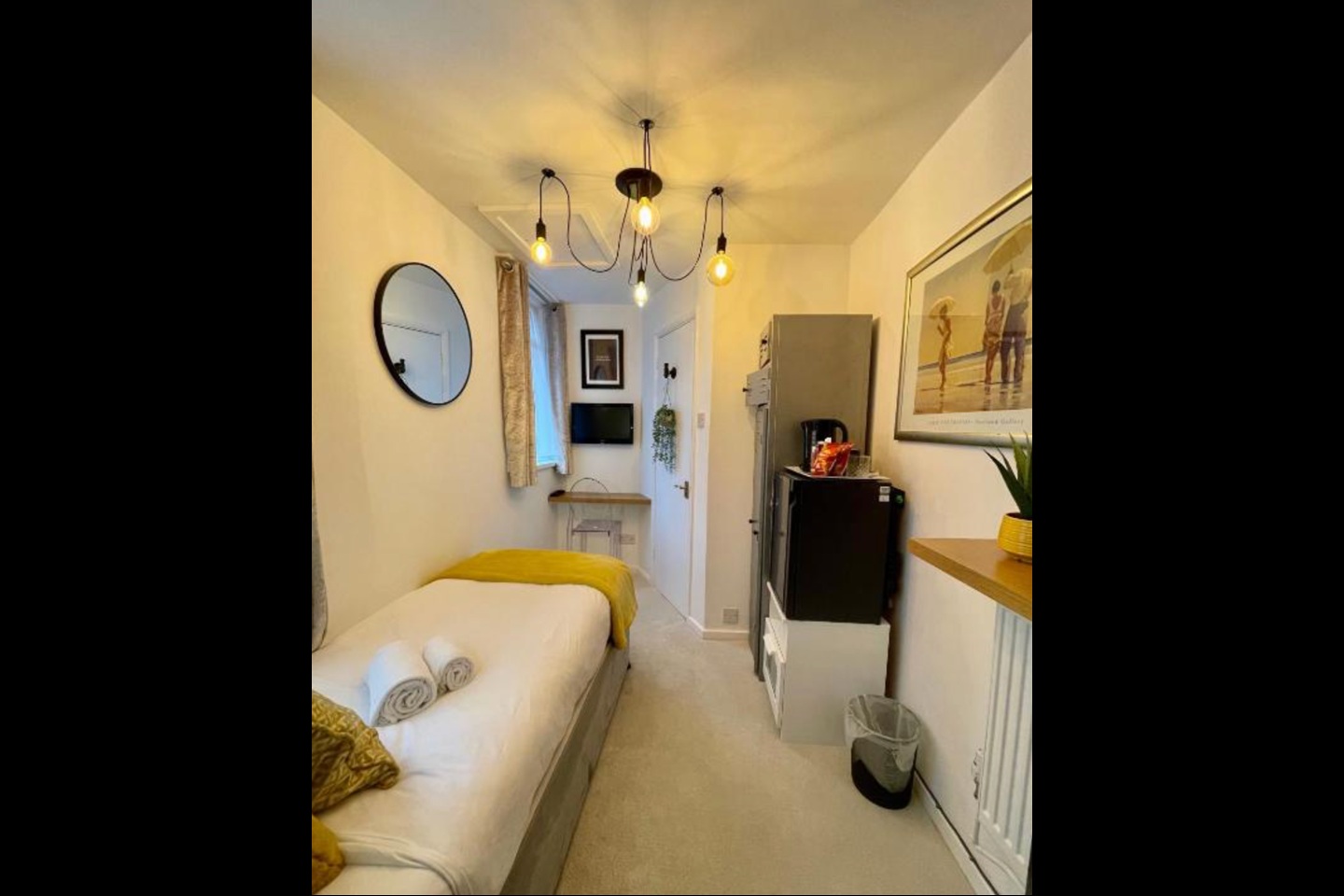 Brighton - Bedsit, Hotel Rooms Ensuite, BN2 - To Rent Now for £695.00 p/m