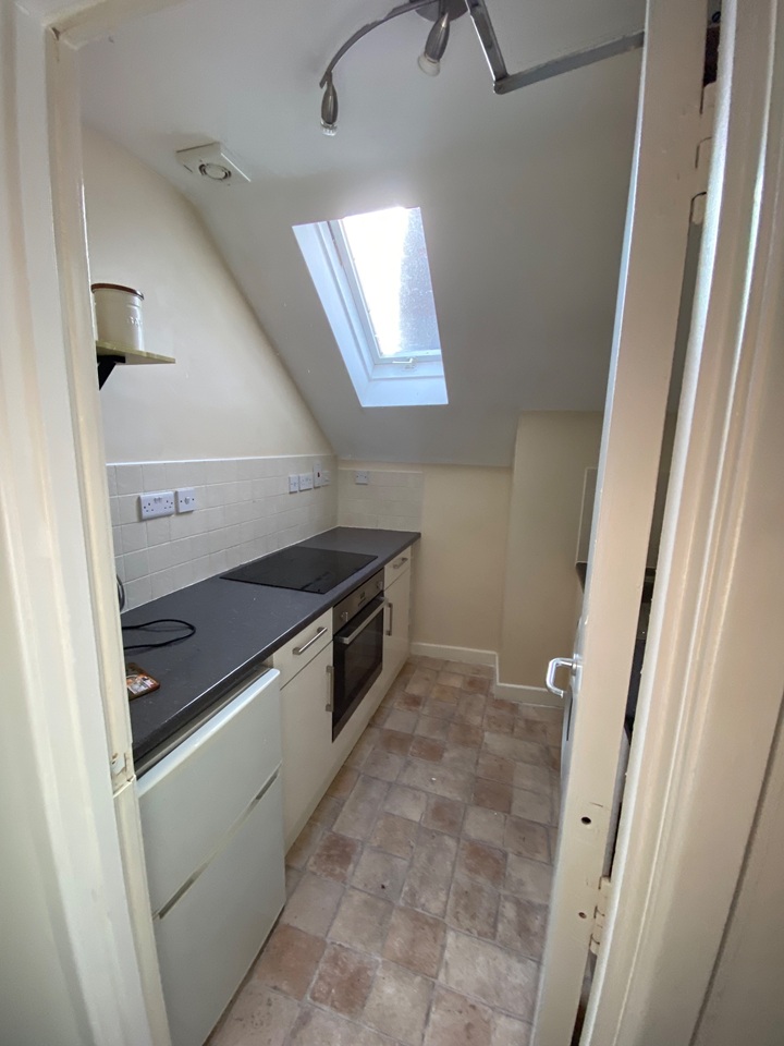 Chester - Studio Flat, Christleton Road, CH3 - To Rent Now for £650.00 p/m