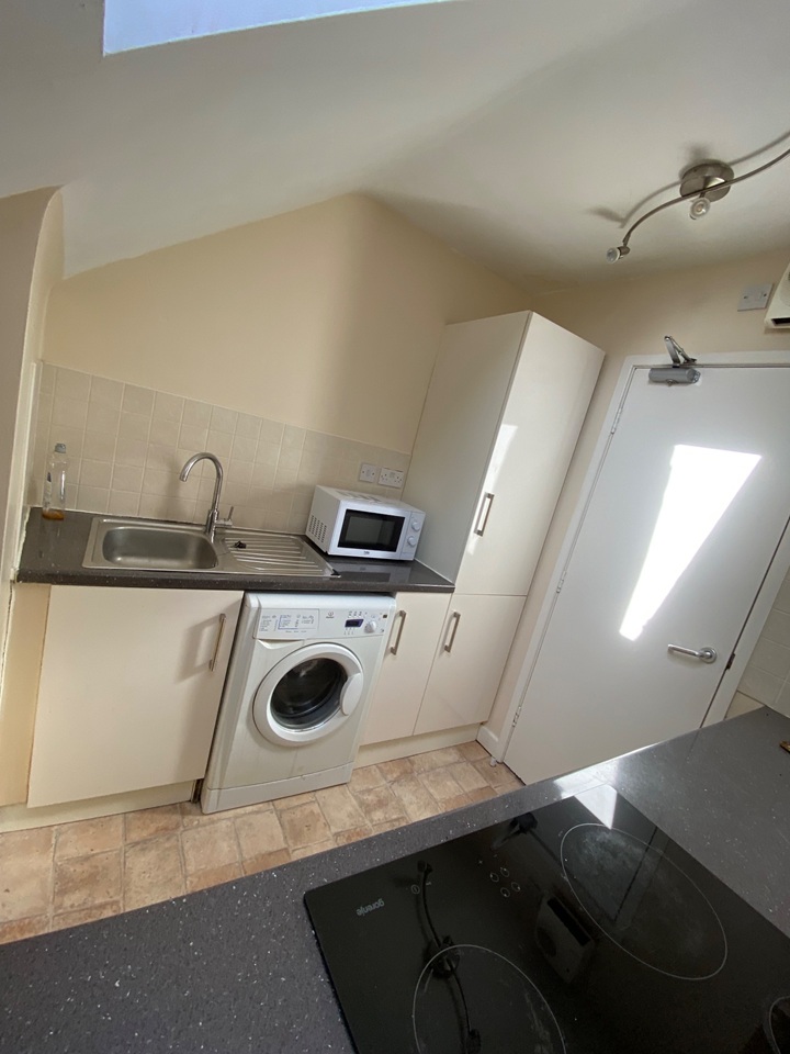 Chester - Studio Flat, Christleton Road, CH3 - To Rent Now for £650.00 p/m