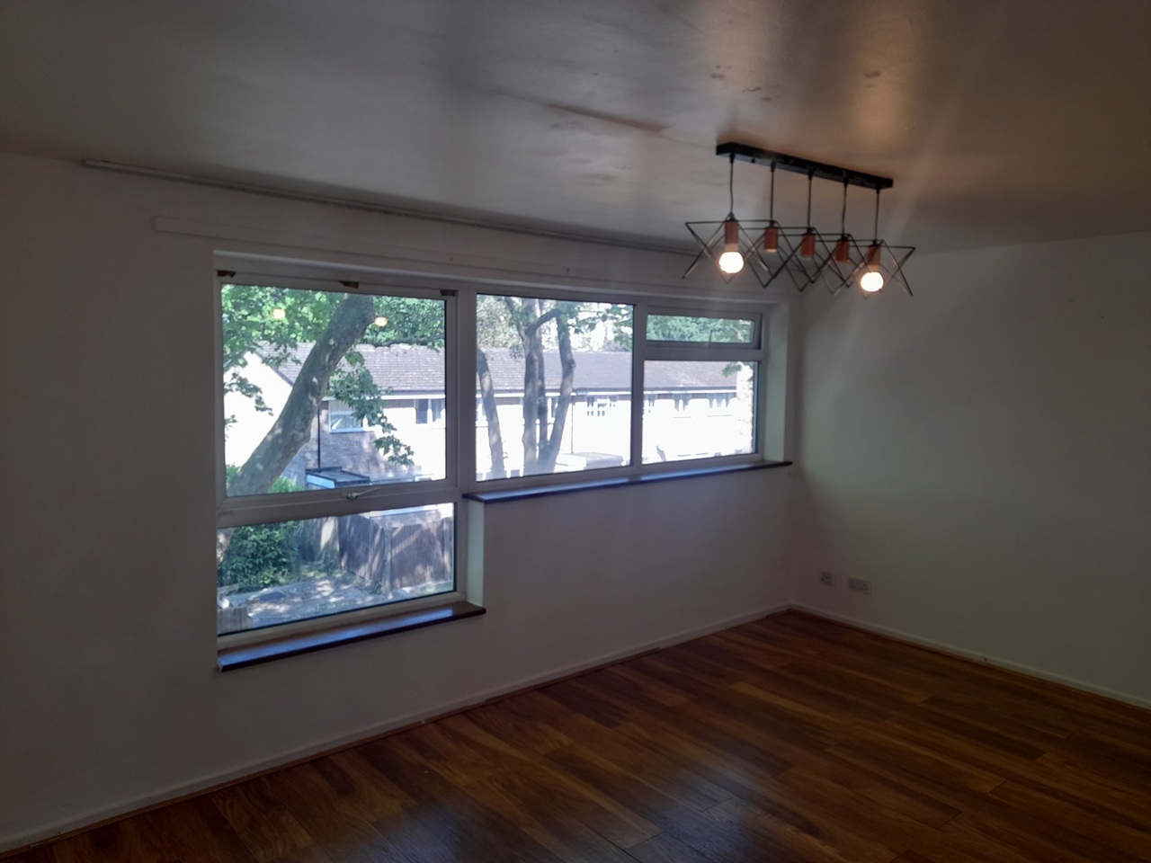 Beckenham - 2 Bed Flat, Crouch Close, BR3 - To Rent Now for £1,475.00 p/m