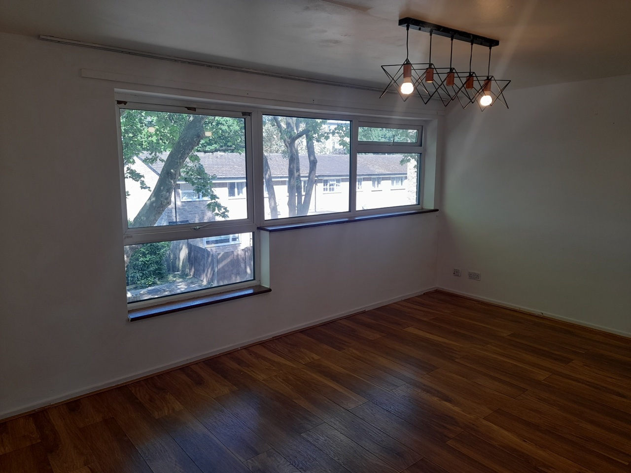 Beckenham - 2 Bed Flat, Crouch Close, BR3 - To Rent Now for £1,475.00 p/m