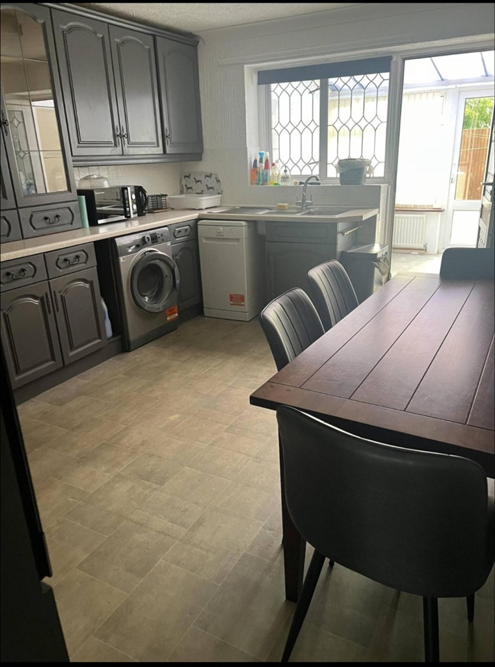 Pitsea, Basildon - 3 Bed Terraced House, Wilsner, SS13 - To Rent Now ...