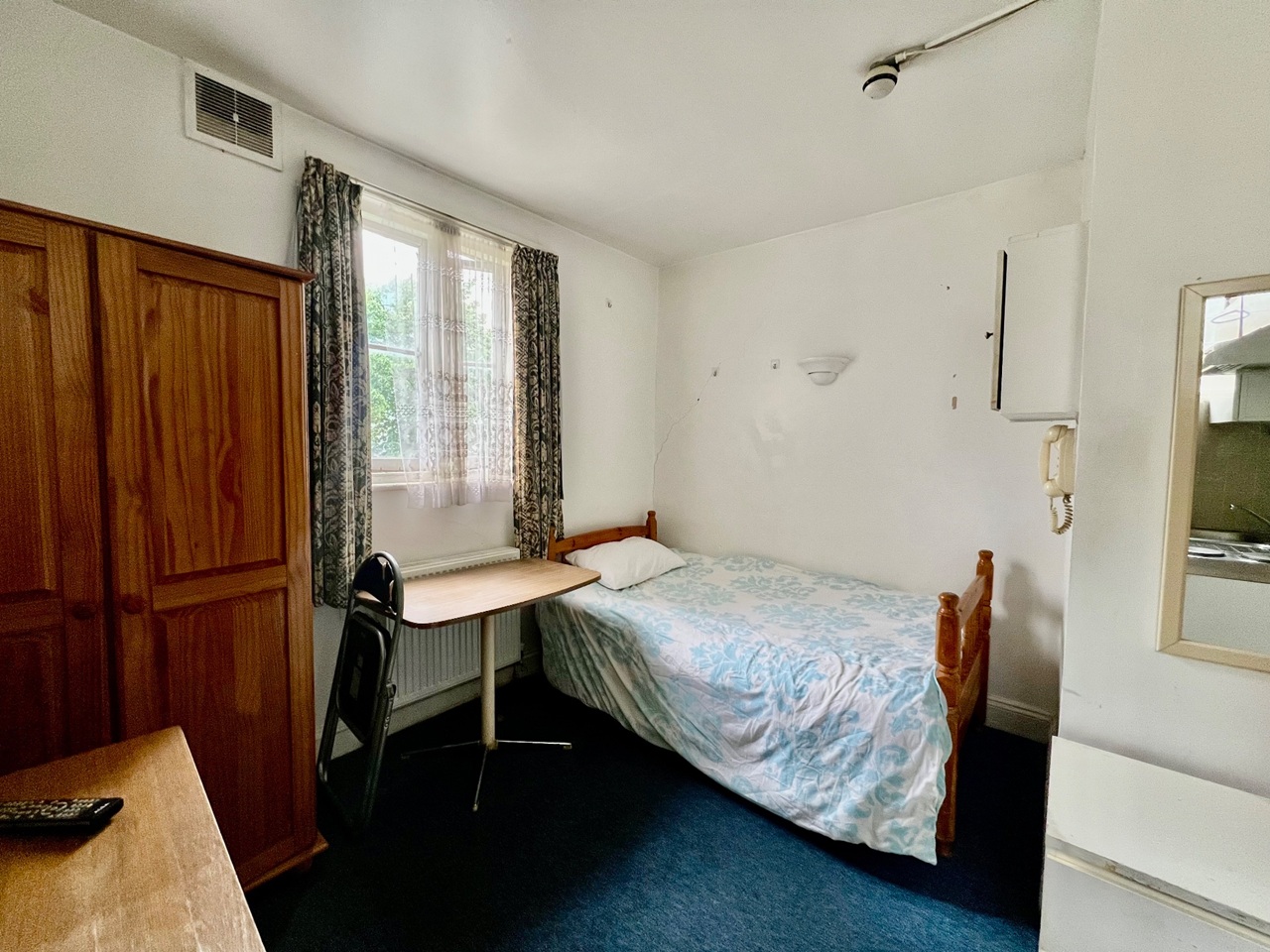 London - Bedsit, Philbeach Gardens, SW5 - To Rent Now for £950.00 p/m