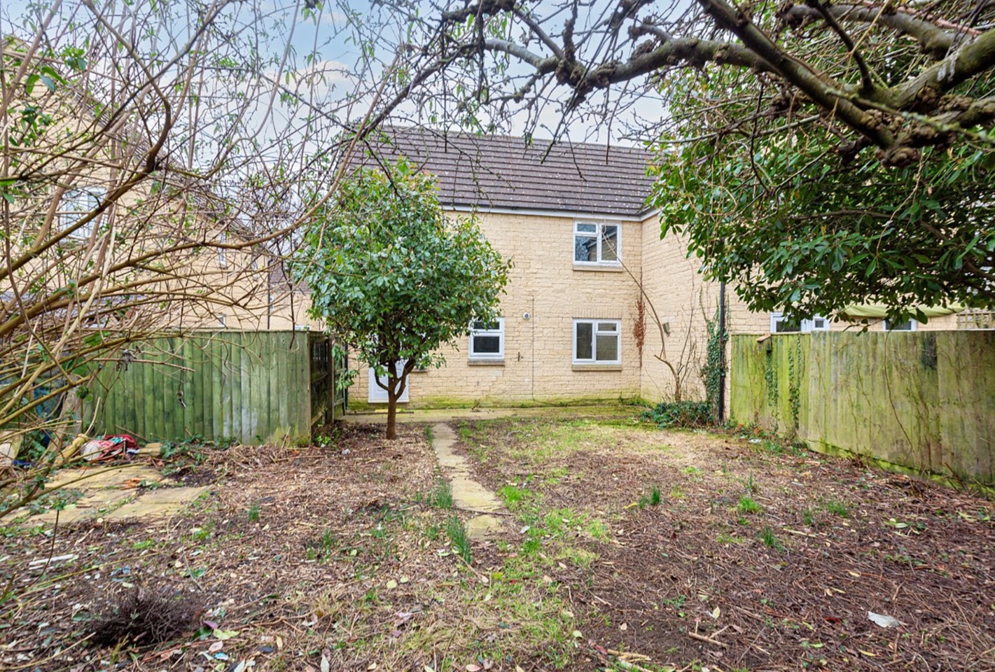 Kidlington - 2 Bed Semi-Detached House, Croxford Gardens, OX5 - To Rent ...