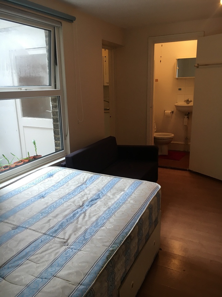 London - Studio Flat, Yeldham Road, W6 - To Rent Now for £1,235.00 p/m