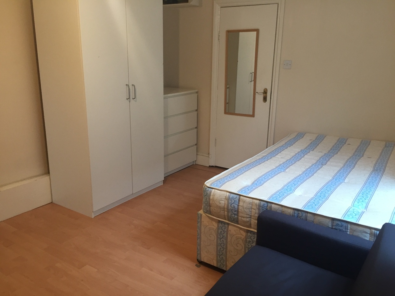 London - Studio Flat, Yeldham Road, W6 - To Rent Now for £1,235.00 p/m