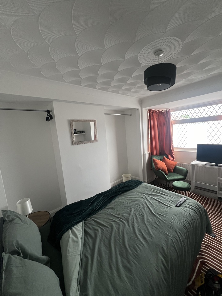 Dartford - Studio Flat, Brent Lane, DA1 - To Rent Now for £1,050.00 p/m