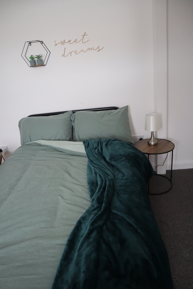 Dartford - Studio Flat, Brent Lane, DA1 - To Rent Now for £1,050.00 p/m