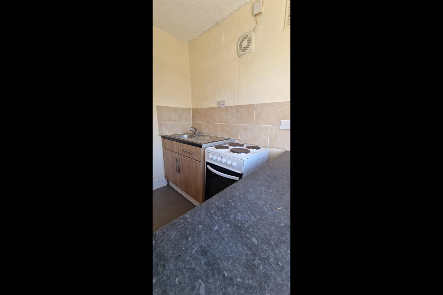 Willenhall - 1 Bed Flat, Shepwell Green, WV13 - To Rent Now for £650.00 p/m