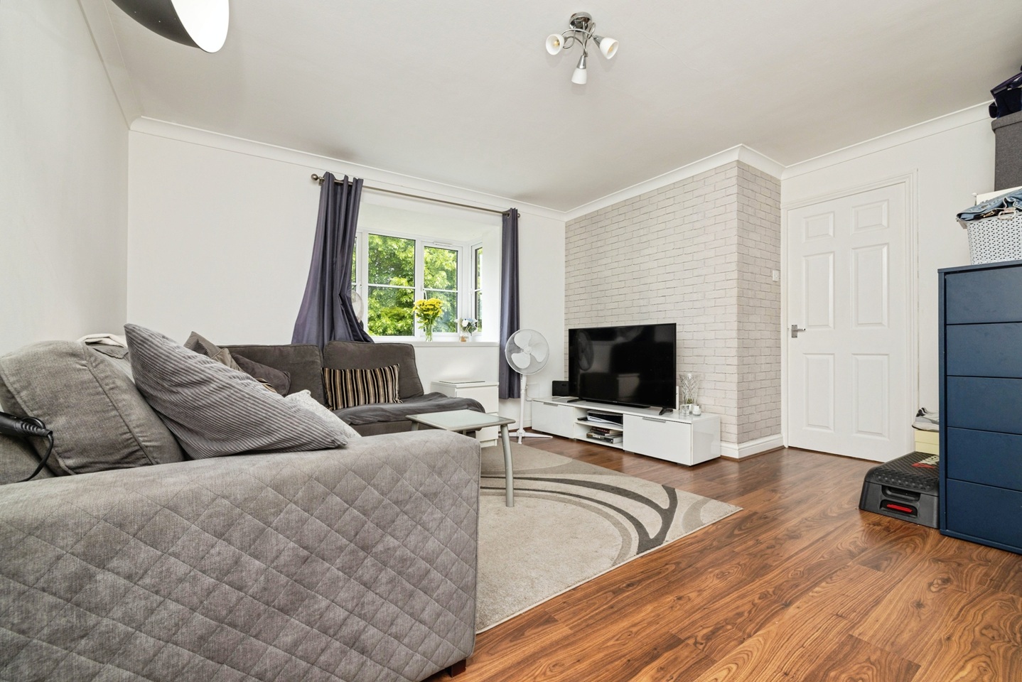 Mitcham - 2 Bed Flat, Mullards Close, CR4 - To Rent Now for £1,500.00 p/m