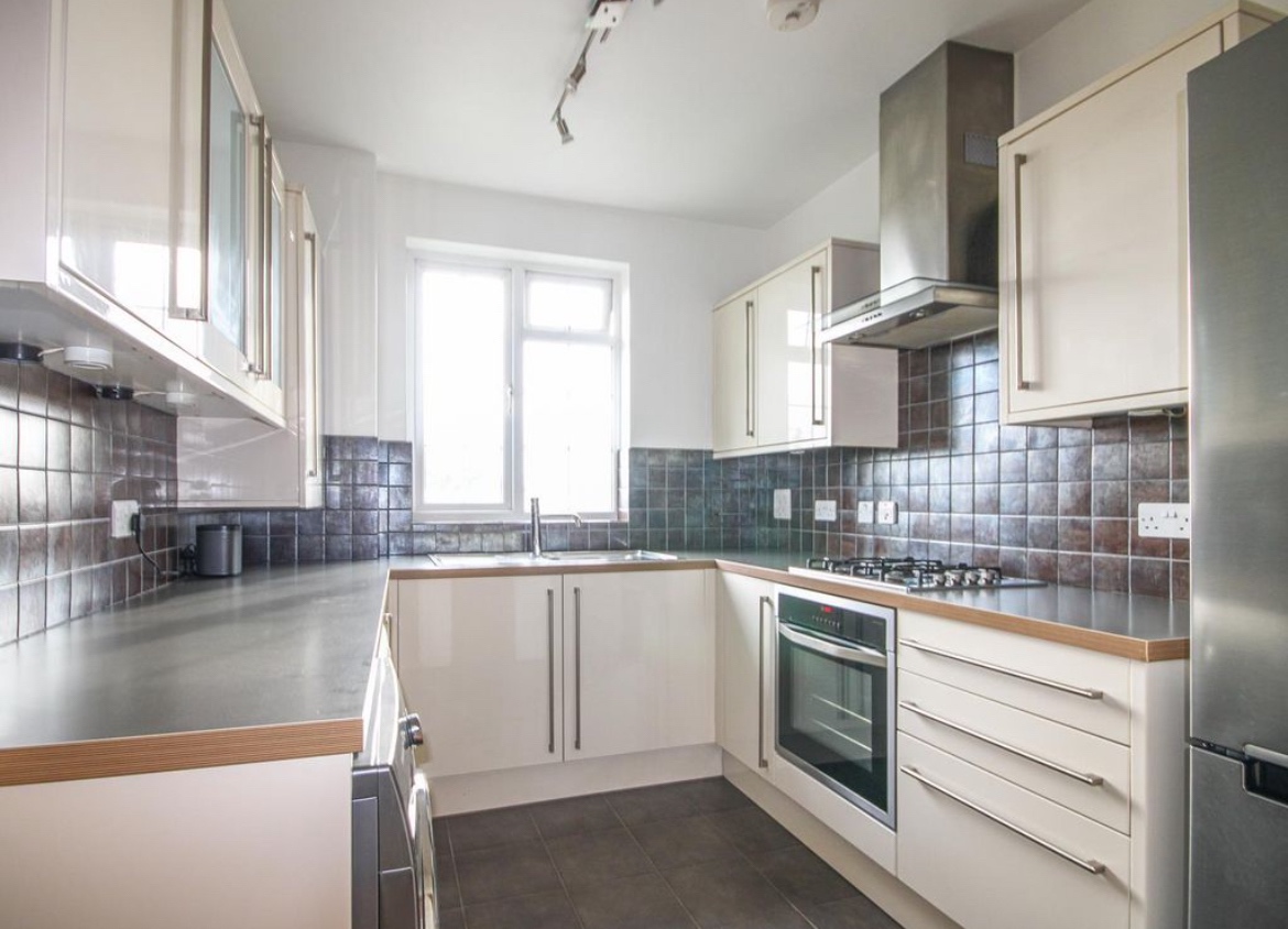 Kingston Upon Thames - 2 Bed Flat, Norbiton Hall, KT2 - To Rent Now for ...
