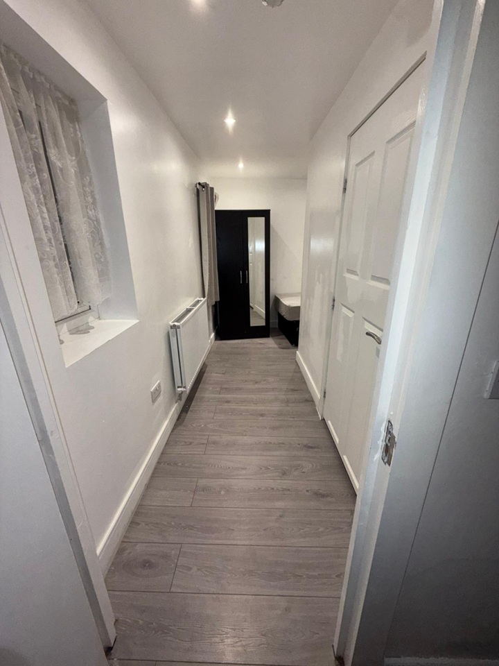 Harrow - Room in a Shared House, Cadogan Close, HA2 - To Rent Now for £ ...
