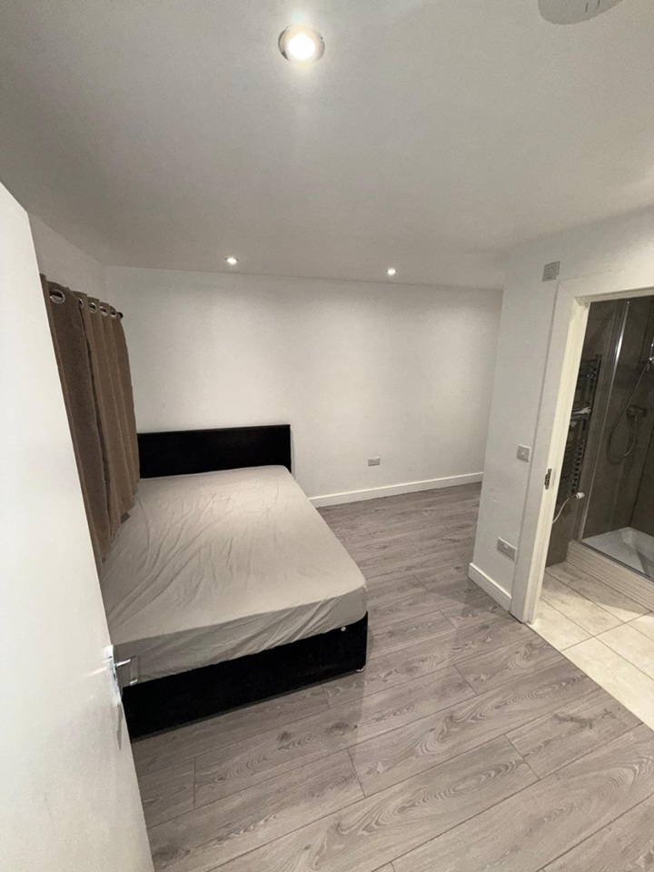 Harrow - Room in a Shared House, Cadogan Close, HA2 - To Rent Now for £ ...