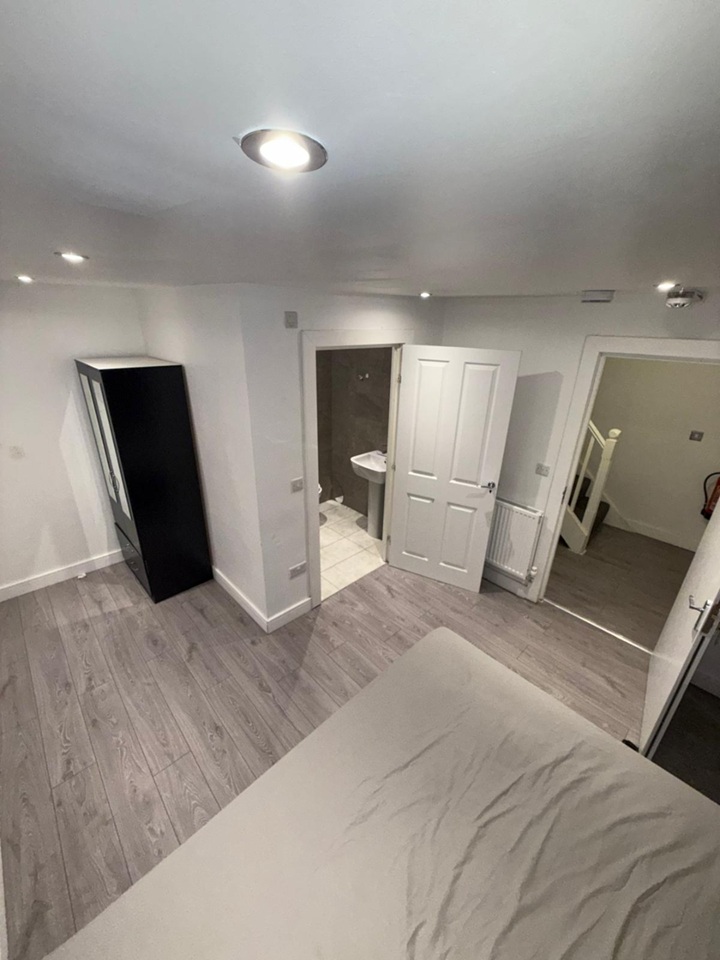 Harrow - Room in a Shared House, Cadogan Close, HA2 - To Rent Now for £ ...
