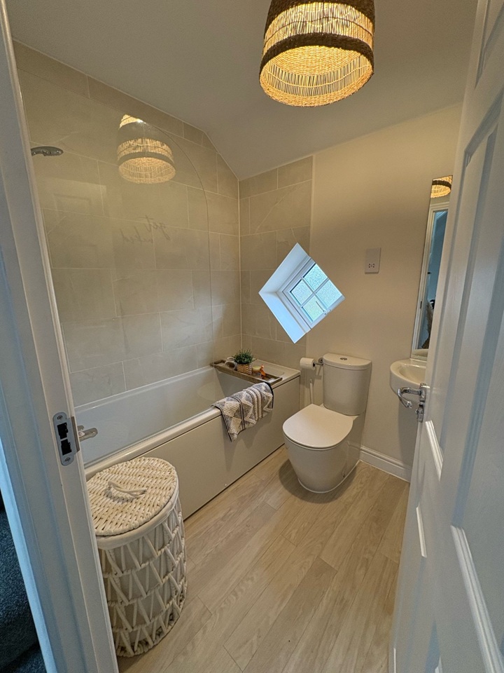 Newton Abbot - 4 Bed Semi-Detached House, Valerian Place, TQ12 - To ...