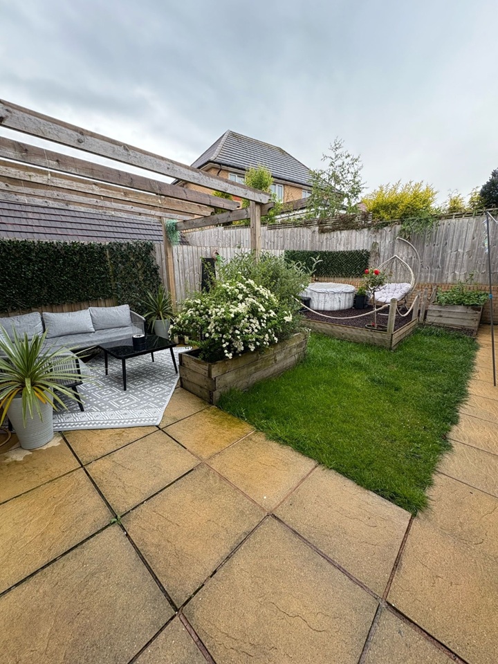 Newton Abbot - 4 Bed Semi-Detached House, Valerian Place, TQ12 - To ...